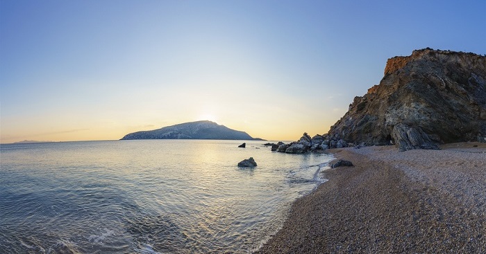 10 Best Athens Beaches For A Reviving Holiday Experience!